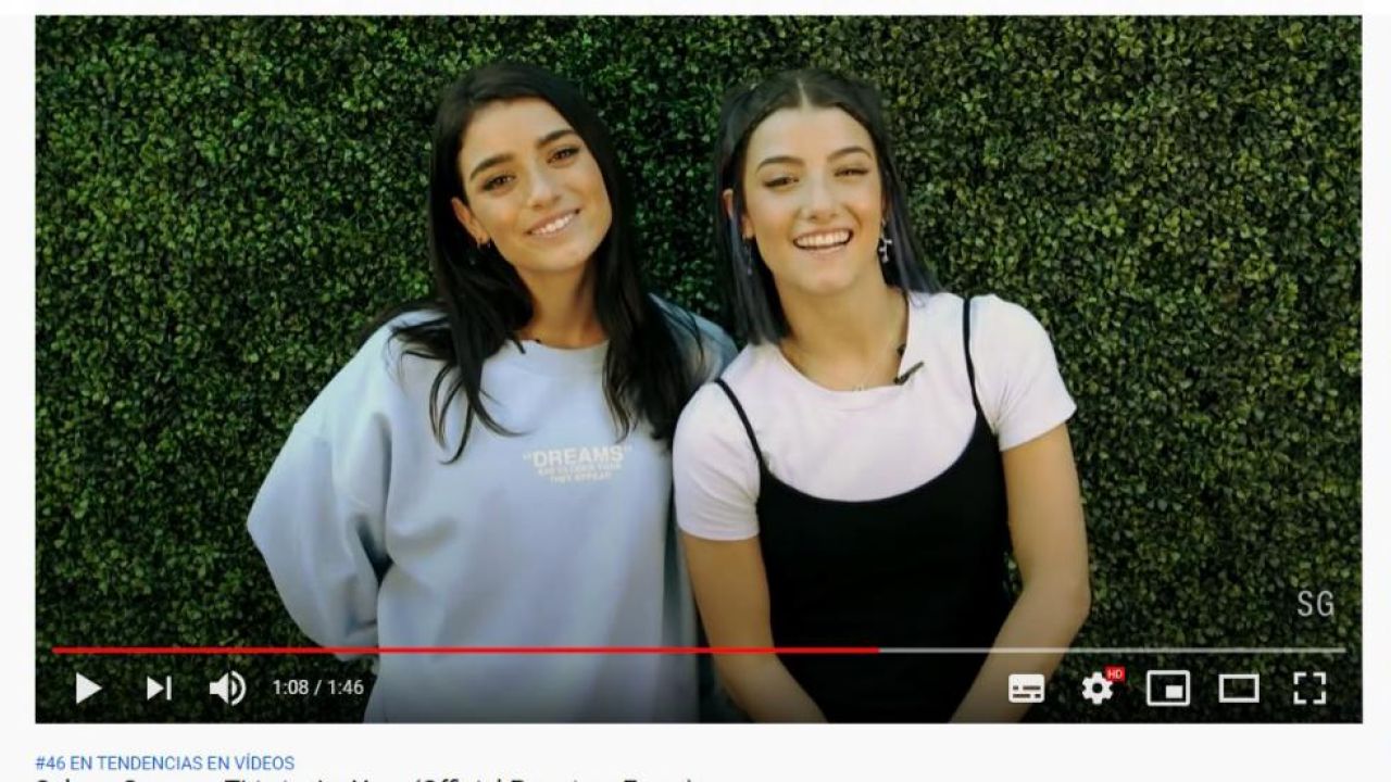 Charli D'Amelio y su hermana Dixie se unen a Selena Gomez y David Henrie en el estreno de su ...