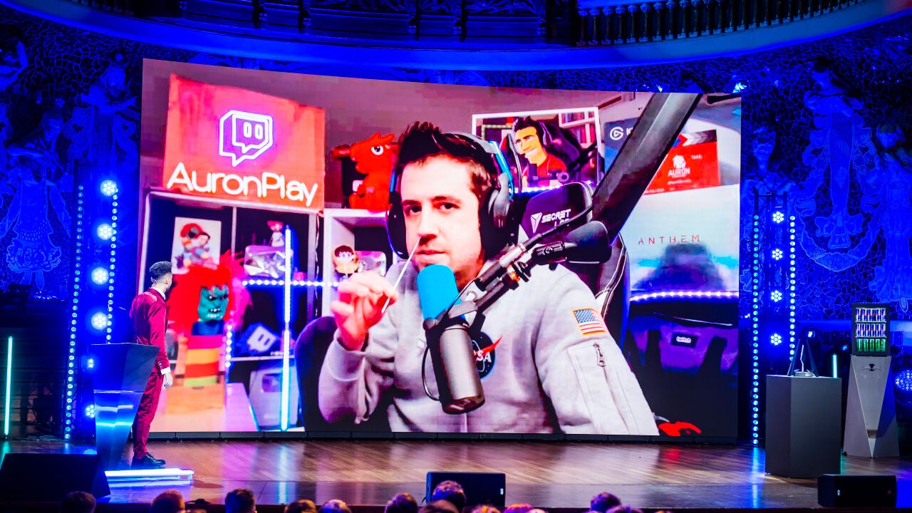 Auronplay tiene el set gaming más cutre del sector (y estas imágenes lo ...