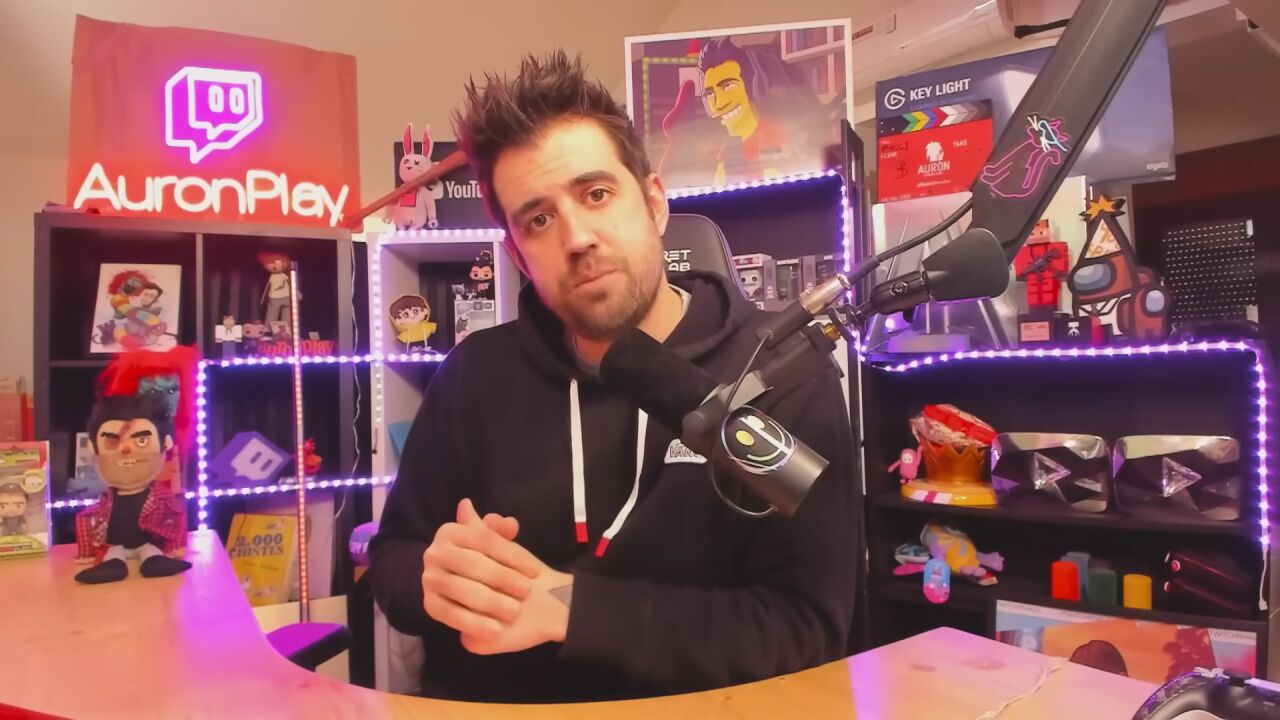 Auron da explicaciones: "Me iré cuando yo quiera, no cuando me echen"