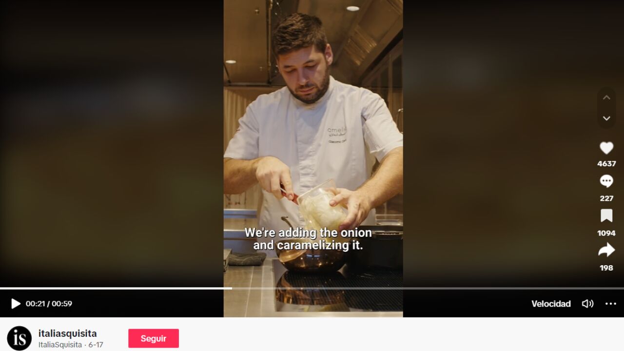 Un conocido chef italiano muestra qué le echa a la tortilla española y ...