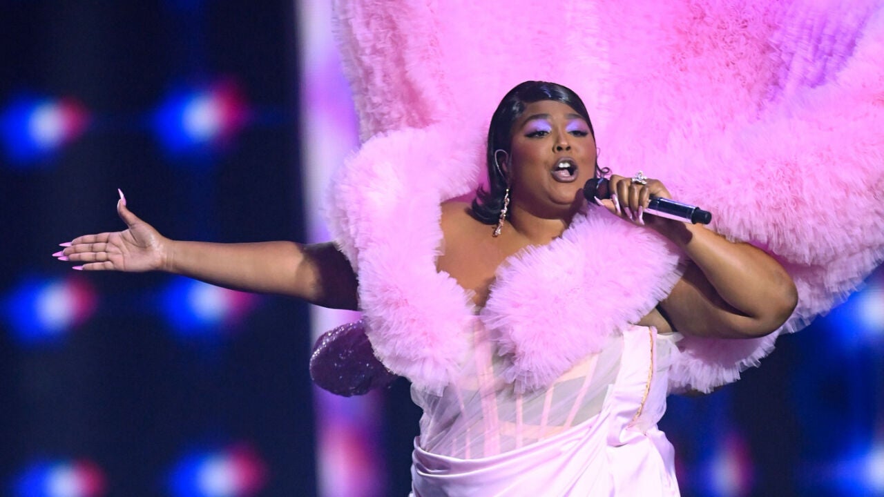 Lizzo, acusada de agresión sexual y gordofobia por tres de sus bailarinas