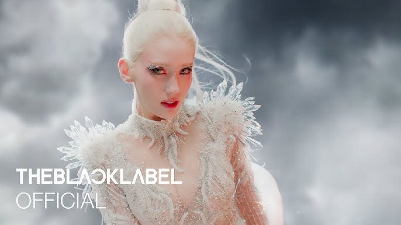 Somi vuelve tras casi dos años con un comeback deslumbrante, 'Fast Forward'