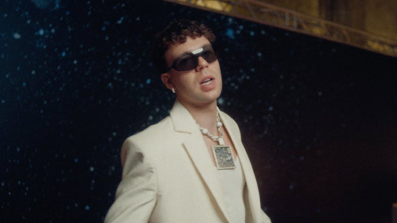 Quevedo regresa con Buenas Noches: un ambicioso disco nocturno que ...