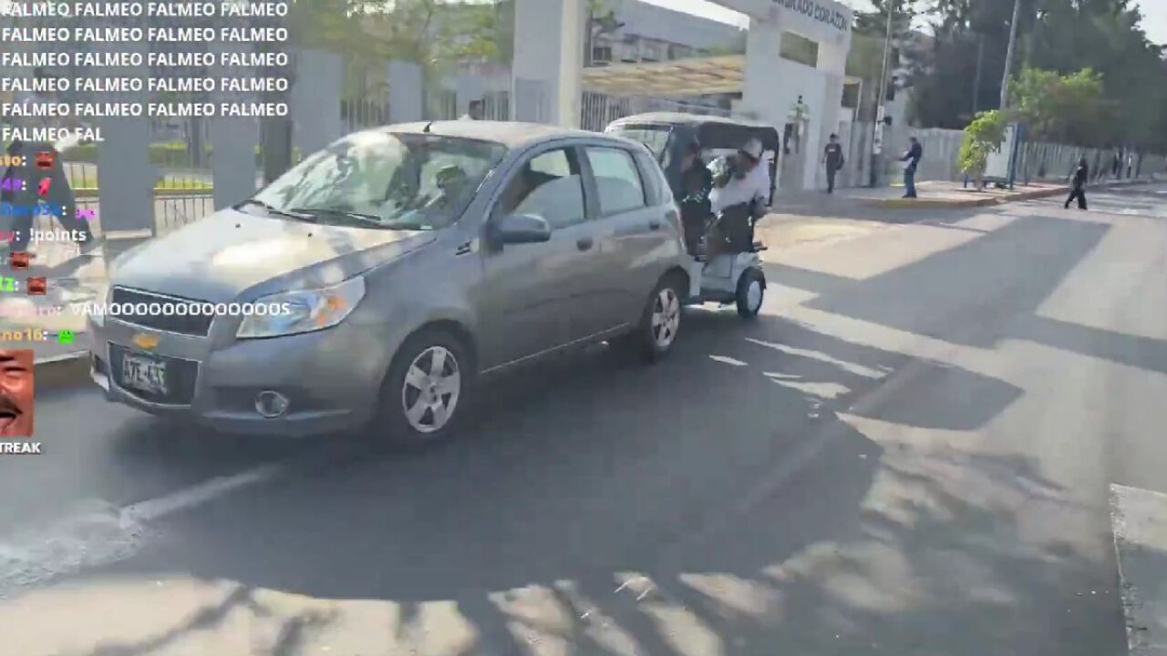 El clip del año: dos streamers peruanos se estrellan en directo con un ...