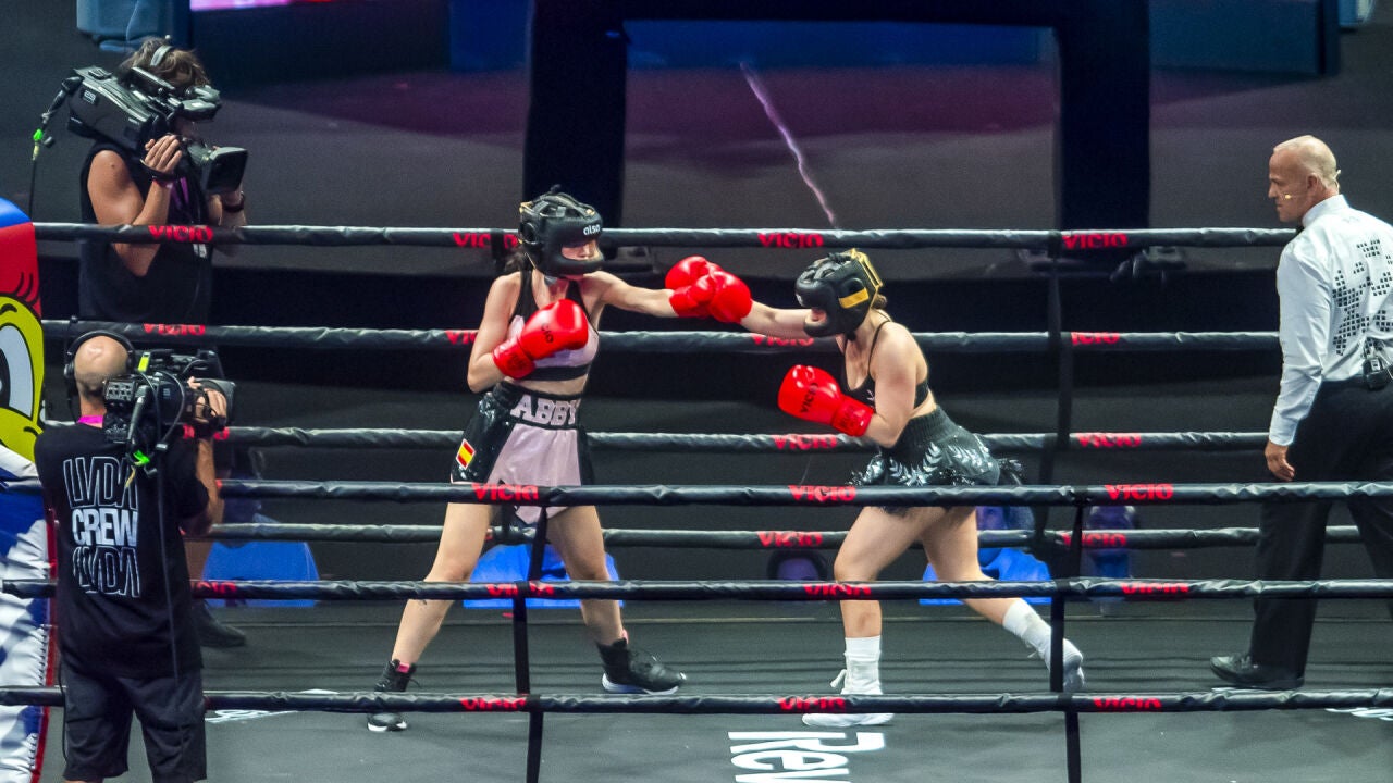 Roro se volvió a romper el pie durante su combate con Abby en La Velada ...
