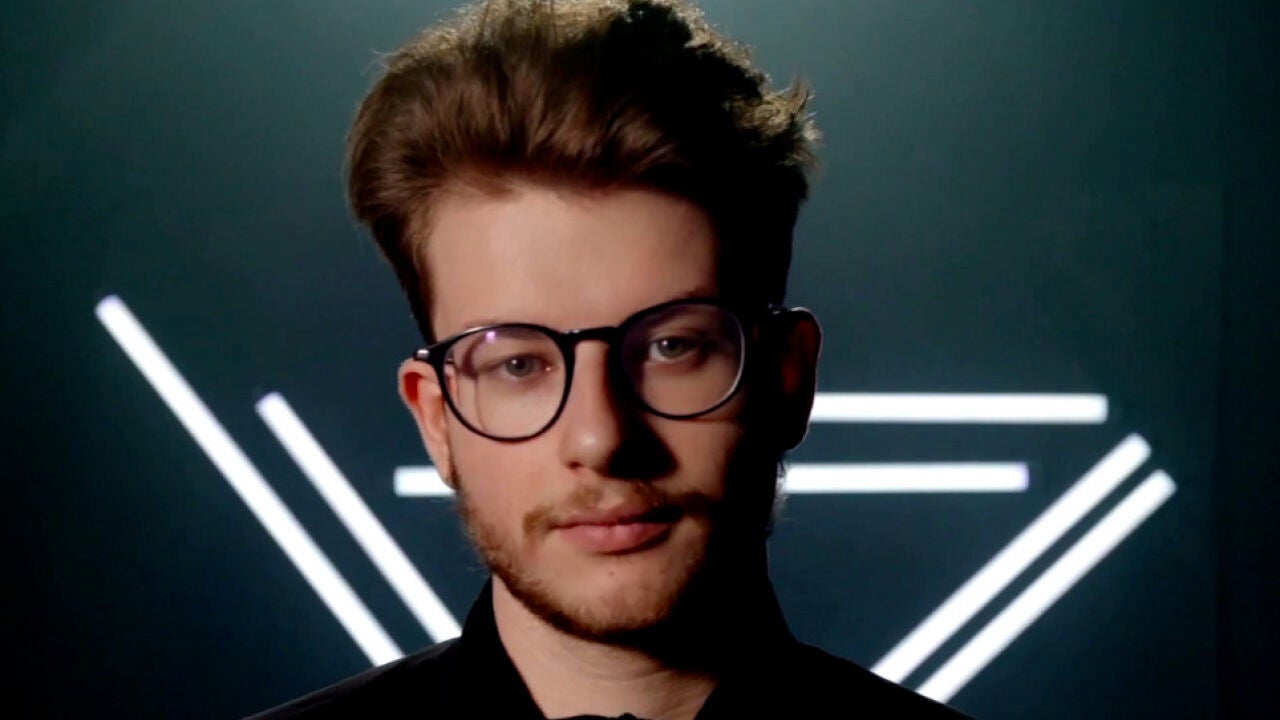 Axozer abandona el stream por la muerte de su abuelo: "Estoy bien, pero ...