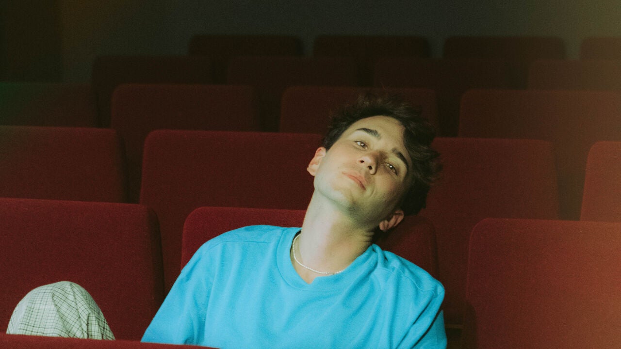 Entrevista a Cheti, el cantautor alicantino que hipnotiza a Spotify