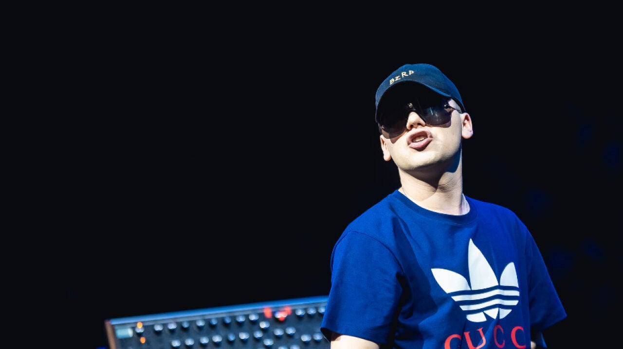 ¿Cómo es Bizarrap sin gafas y gorra? Las sorprendentes fotos del ...