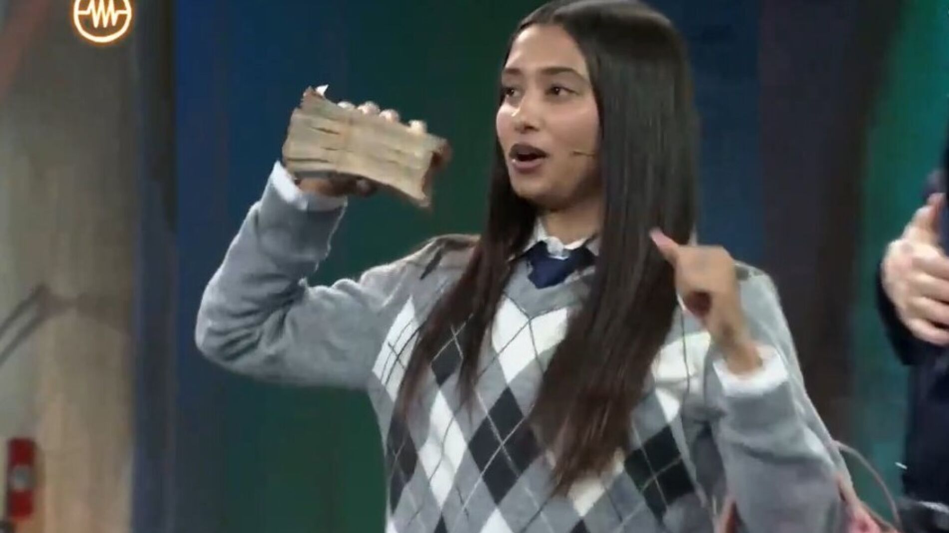 "Siempre llevo 20.000 euros en el bolso": BB Trickz farda de dinero en ...